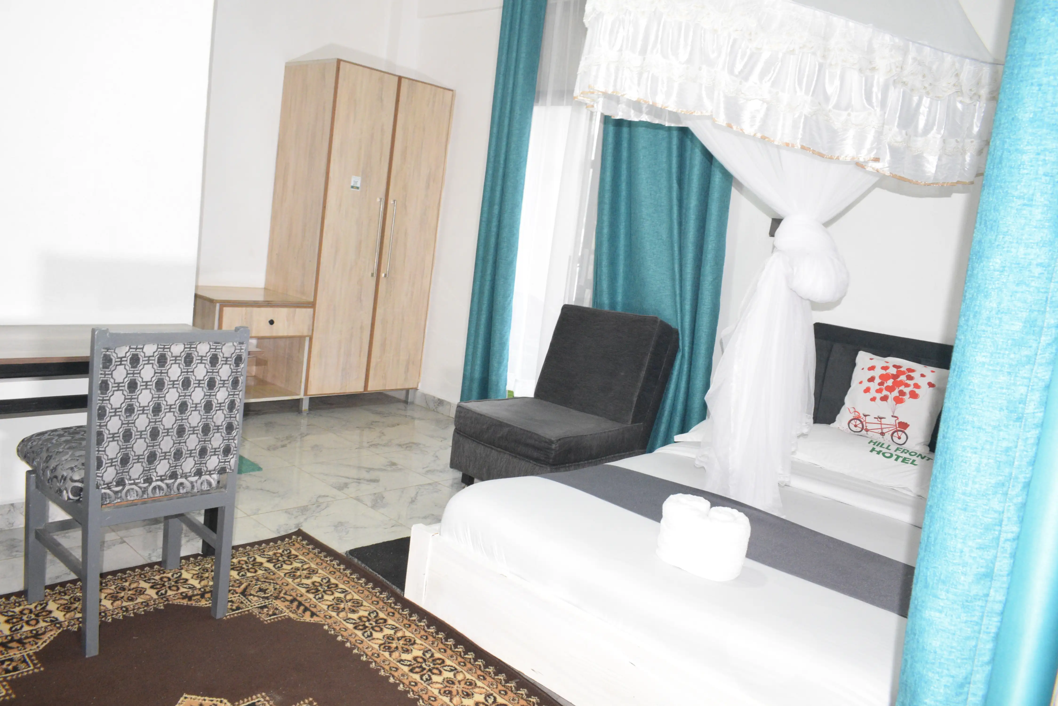 Hillfront Hotel & Accommodation